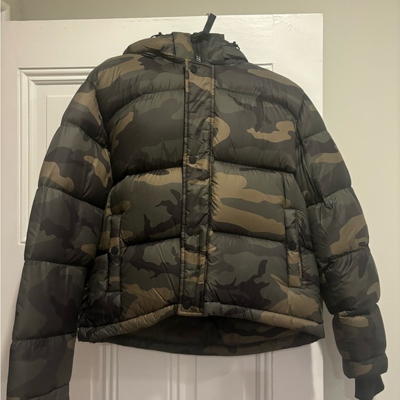 TNA | Jackets & Coats | Aritzia Tna Super Puff | Poshmark